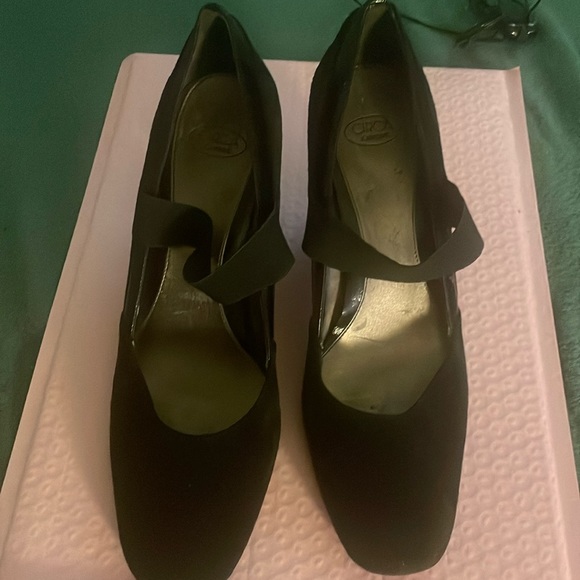 Circo | Shoes | Cisco Suede Pumps One Strap | Poshmark